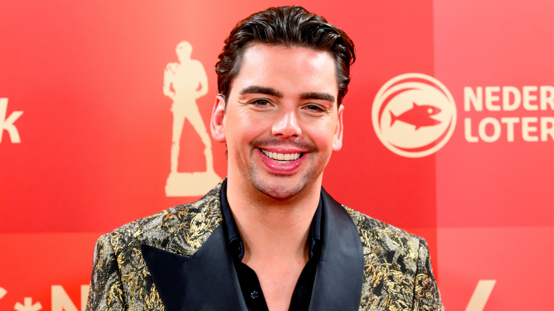 Binnenkijken in de miljoenenvilla van zanger Yves Berendse. Zie foto's ...